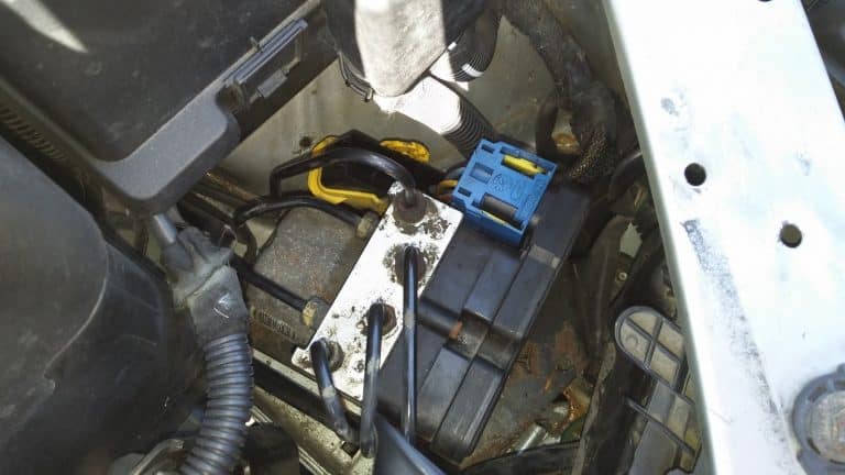 Reprogrammer un bloc ABS : comment s'y prendre